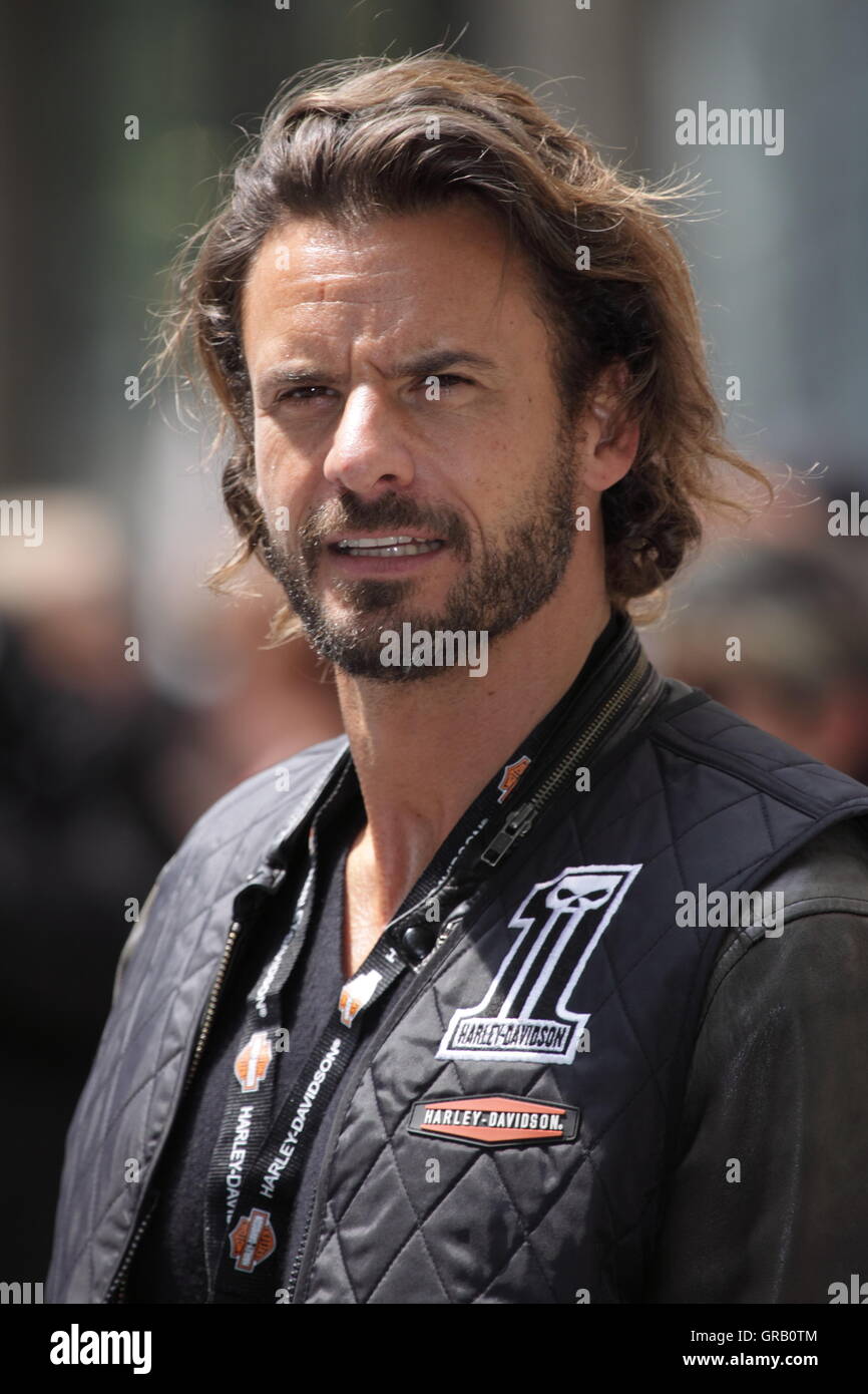 Schauspieler Stephan Luca auf den Harley Days In Hamburg ...
