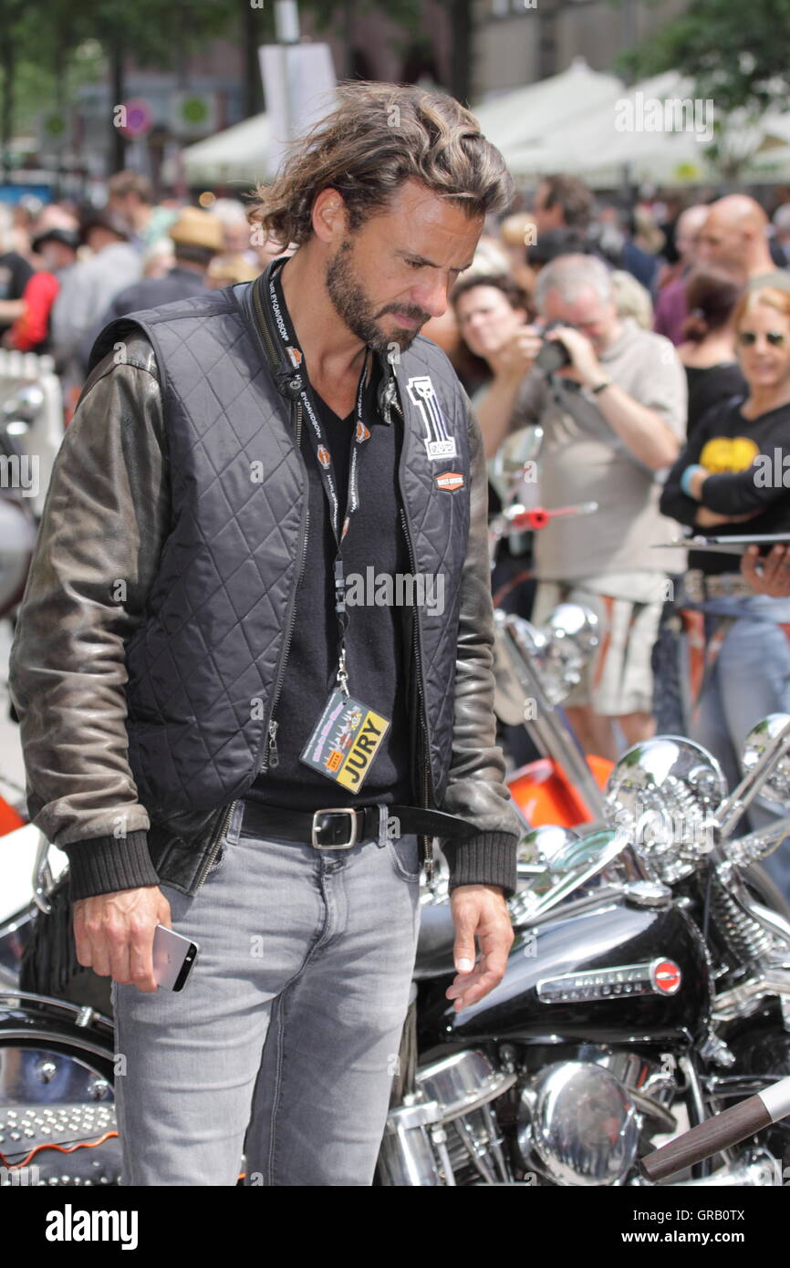 Schauspieler Stephan Luca auf den Harley Days In Hamburg ...