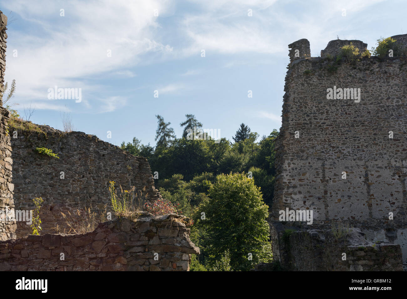 Burgruine schaunberg -Fotos und -Bildmaterial in hoher Auflösung – Alamy