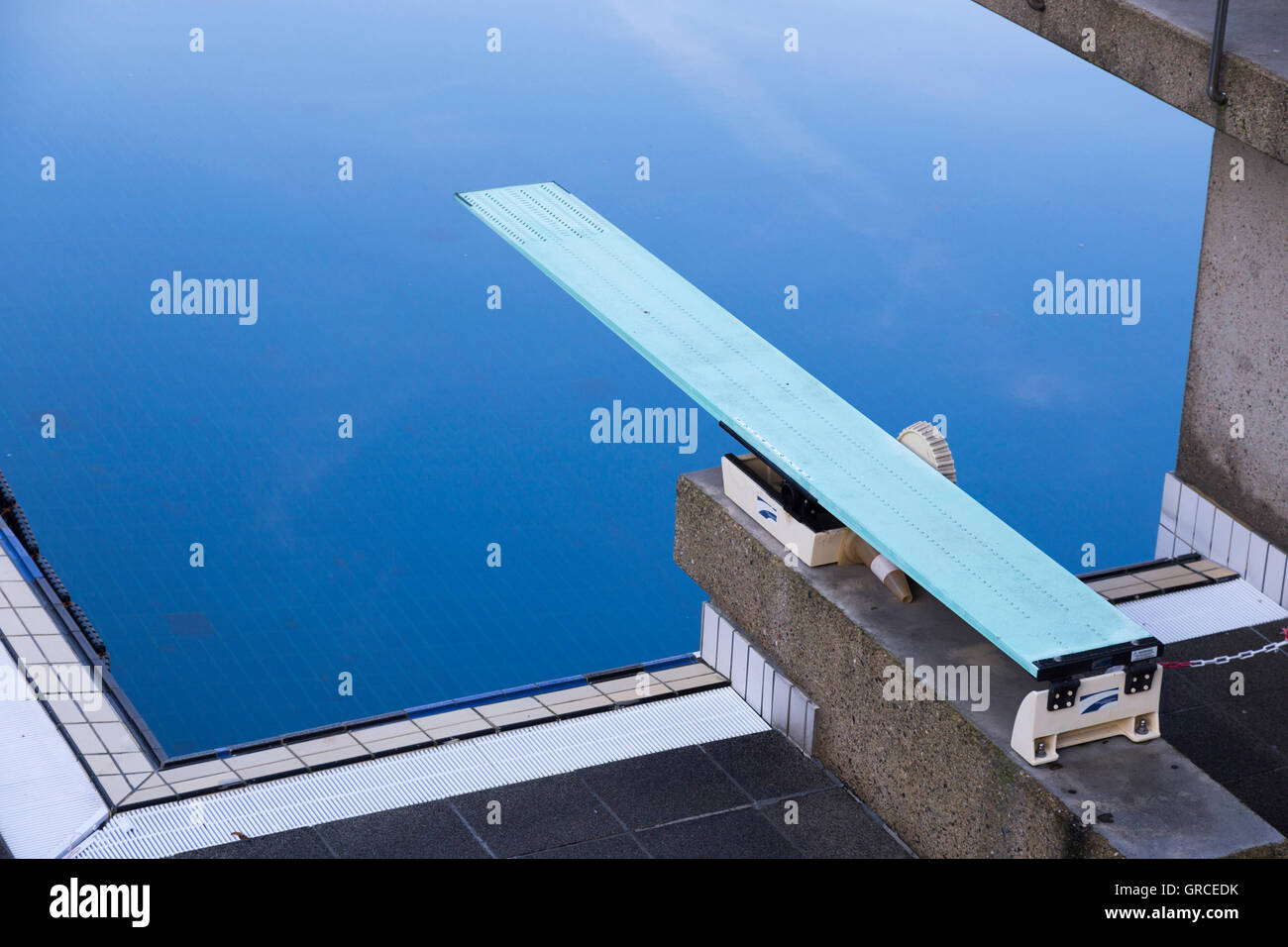 Ein Meter Sprungbrett Stockfotos und -bilder Kaufen - Alamy