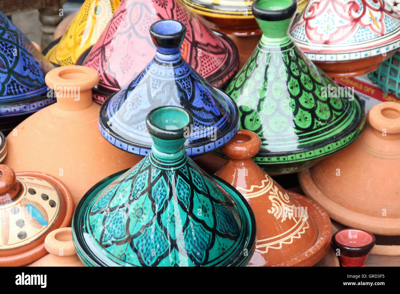 Dekorierte tajine -Fotos und -Bildmaterial in hoher Auflösung – Alamy