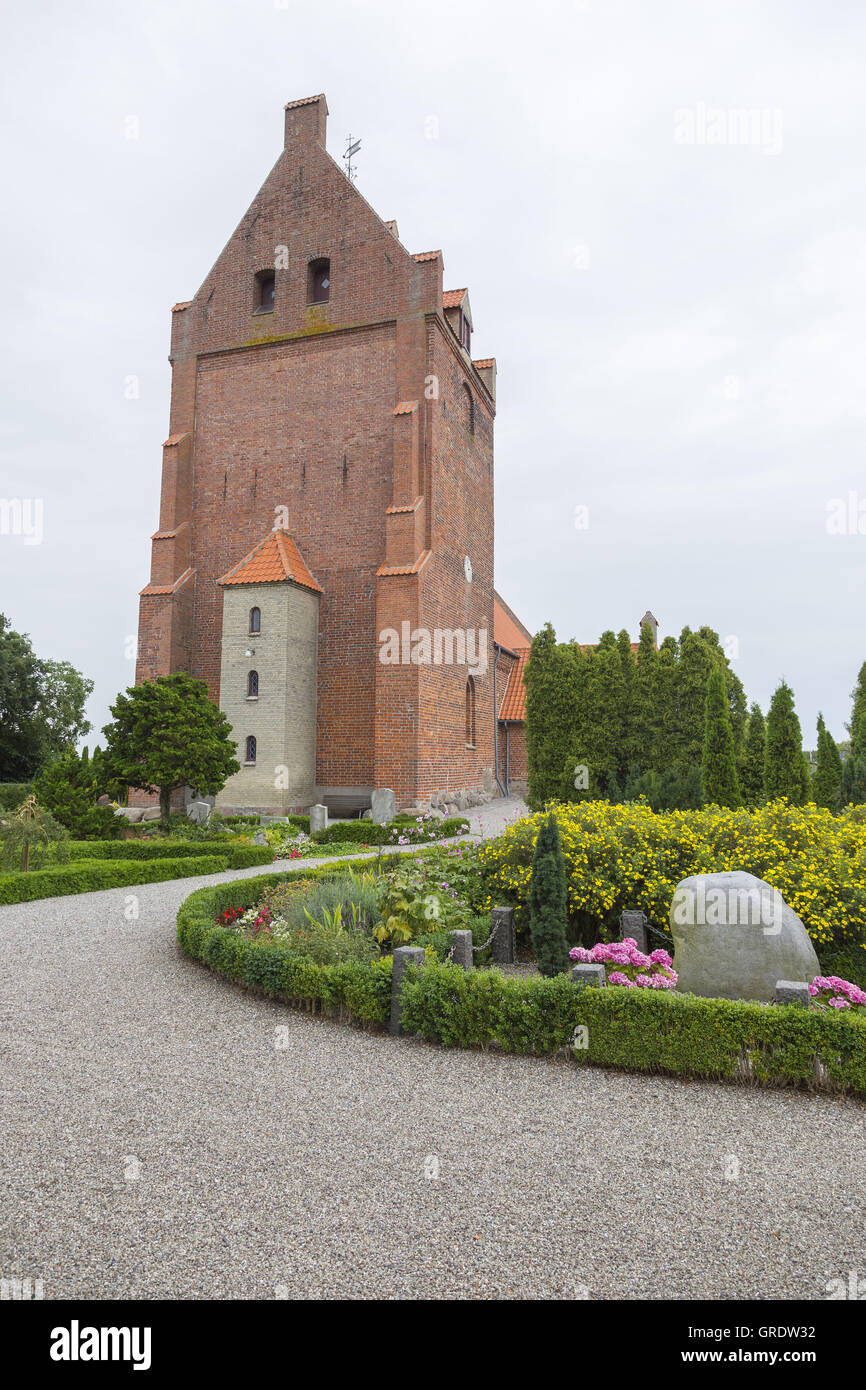 Red brick church tower windows -Fotos und -Bildmaterial in hoher ...