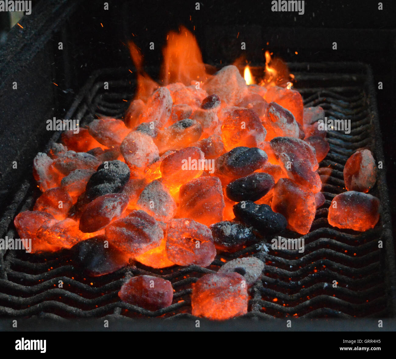 Heiße holzkohlen Stockfotos und -bilder Kaufen - Alamy