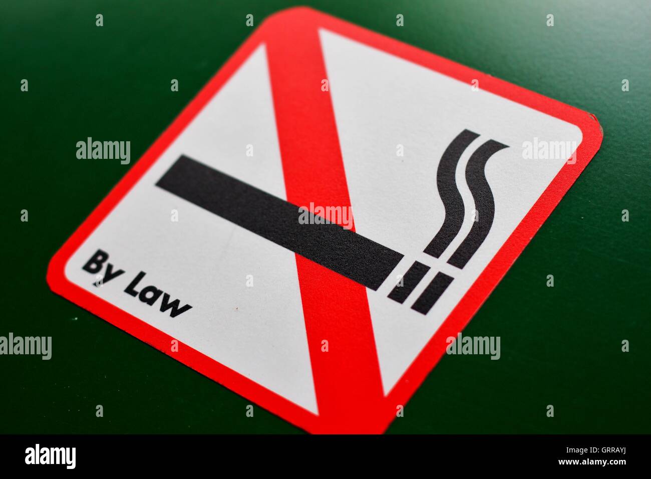 No smoking illegal sign -Fotos und -Bildmaterial in hoher Auflösung – Alamy