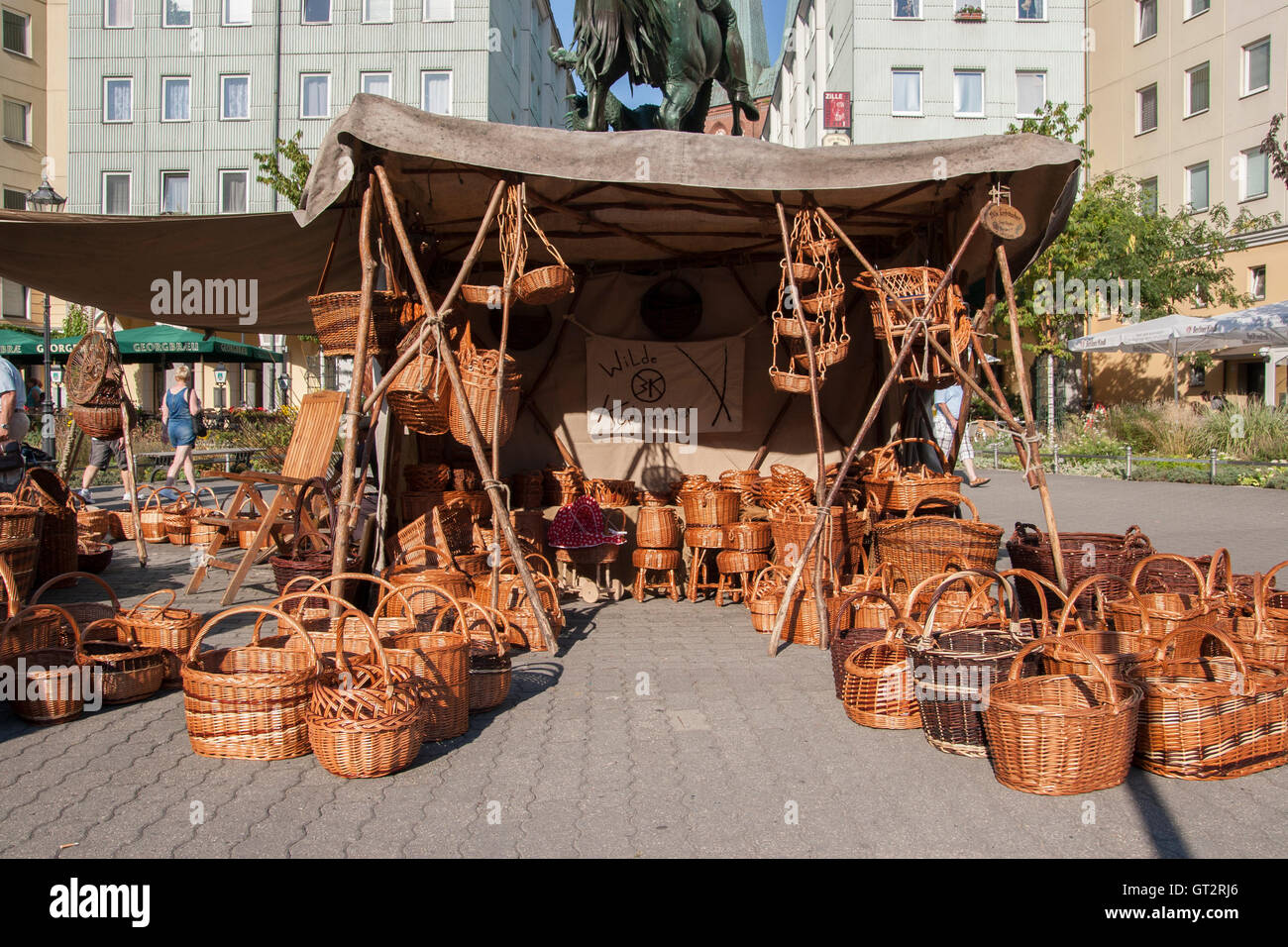Basket maker shop -Fotos und -Bildmaterial in hoher Auflösung – Alamy
