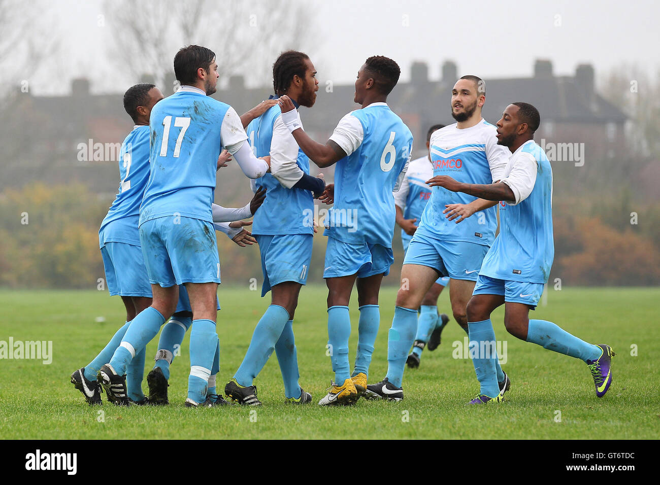 Clapton Rangers ihre erste Tor und feiern - Shakespeare (rot) Vs ...