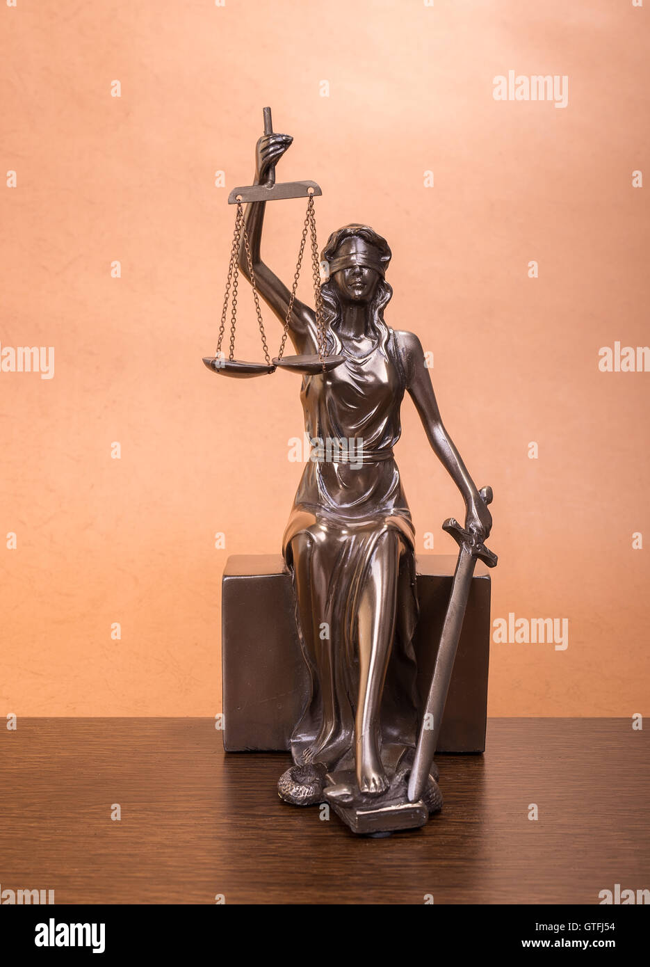 Gerechtigkeit und gesetz -Fotos und -Bildmaterial in hoher Auflösung ...