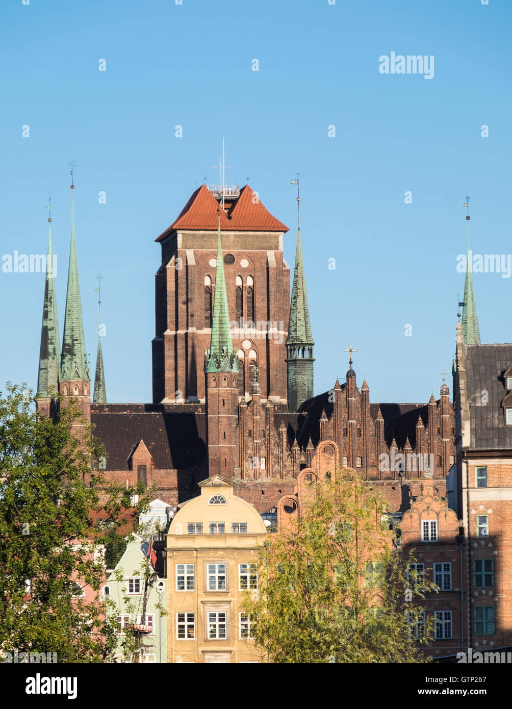 Die Basilika von St. Maria der Himmelfahrt der Jungfrau Maria gebadet ...