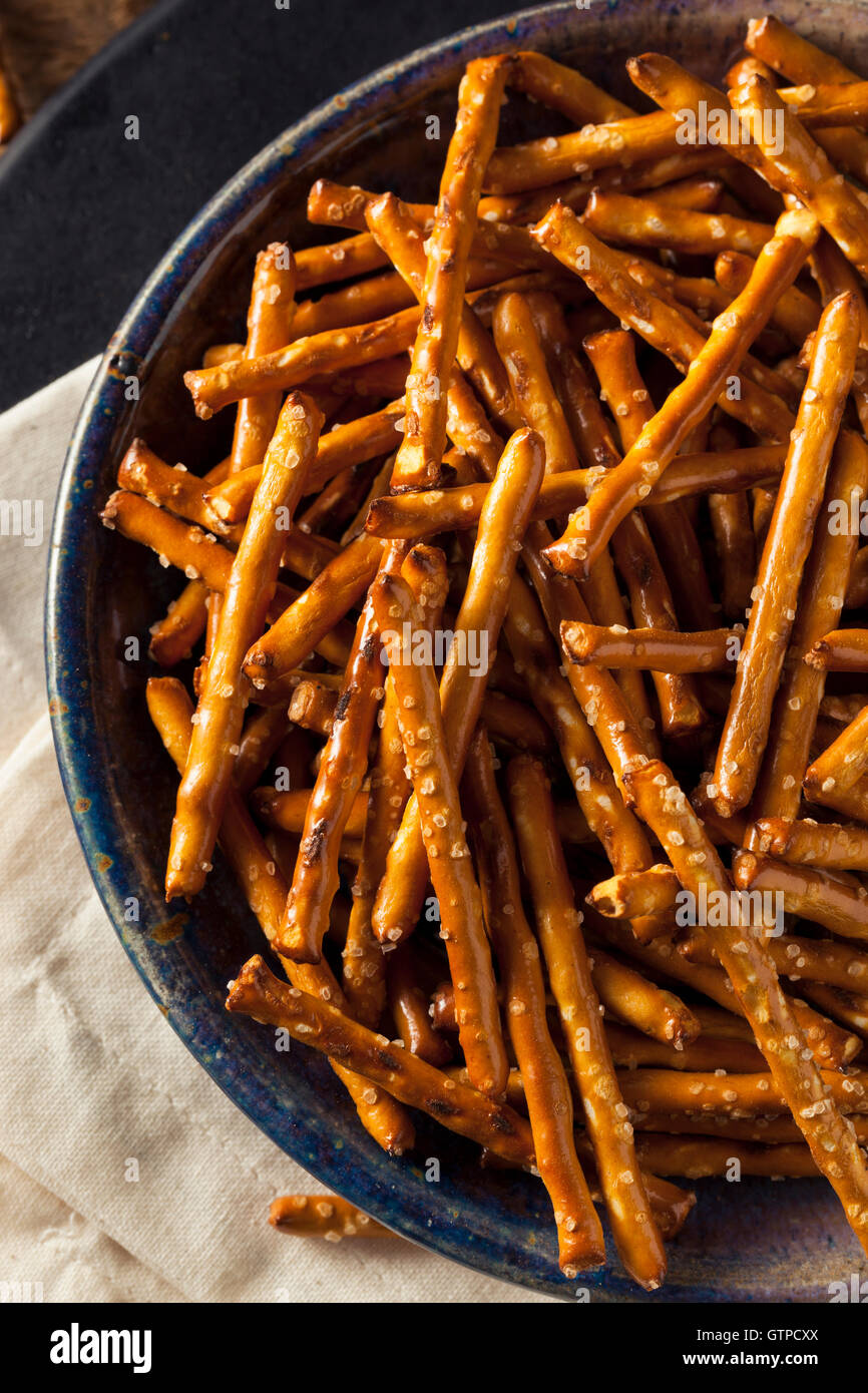 Gesunde salzige gebackene Brezel Sticks verzehrfertige Stockfotografie ...