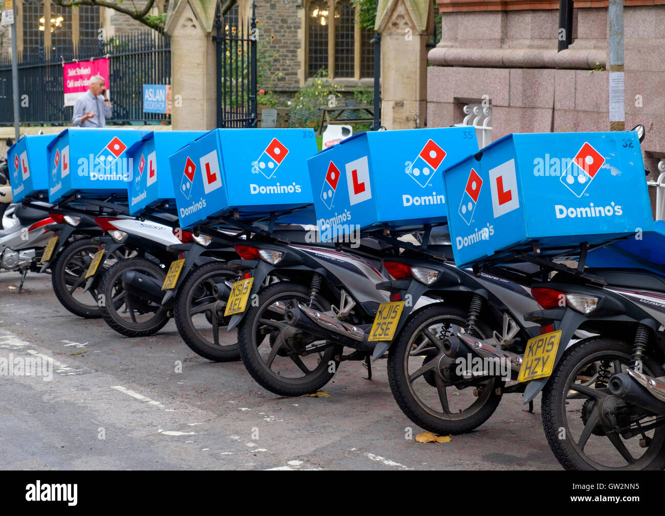 Dominos pizza lieferung fahrräder -Fotos und -Bildmaterial in hoher ...