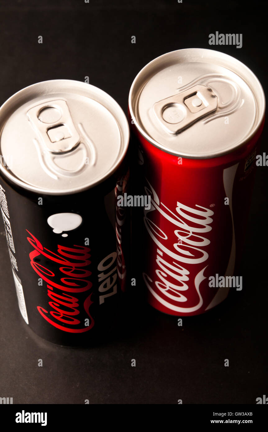 Dosen coca cola -Fotos und -Bildmaterial in hoher Auflösung – Alamy