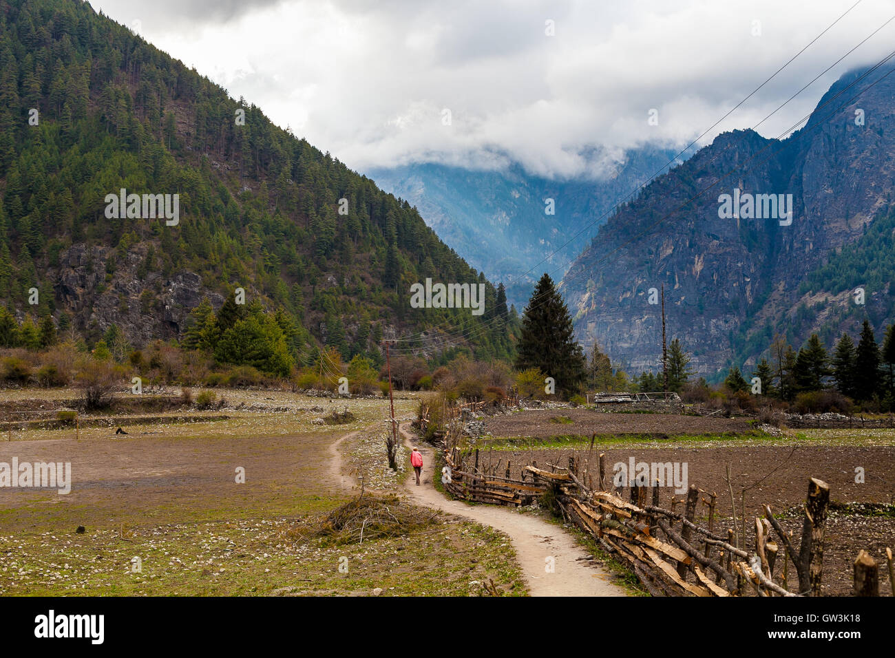 Nepal wandern -Fotos und -Bildmaterial in hoher Auflösung – Alamy