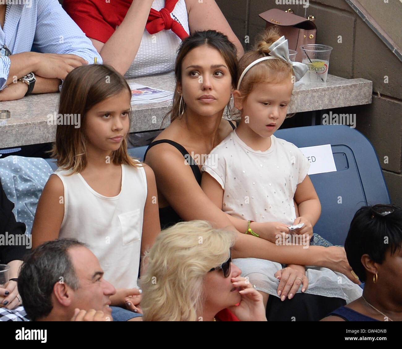 New York, USA. 10. September 2016. Jessica Alba, Honor Marie Warren und ...