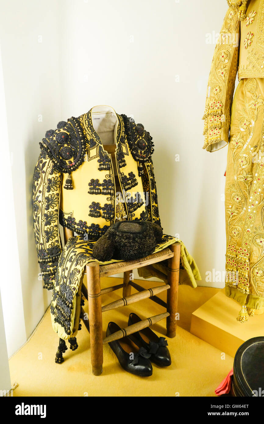 Torero outfit -Fotos und -Bildmaterial in hoher Auflösung – Alamy