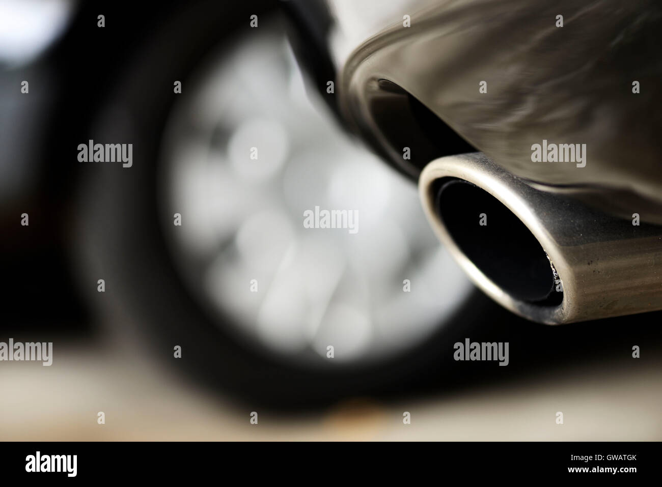 Ein auto laden Stockfotos und -bilder Kaufen - Alamy