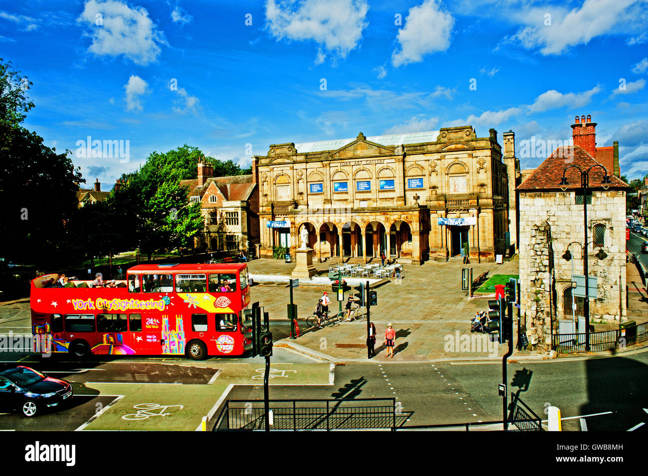 York-Kunst-Galerie und Sightseeing-Bus, Bootham York Stockfotografie ...