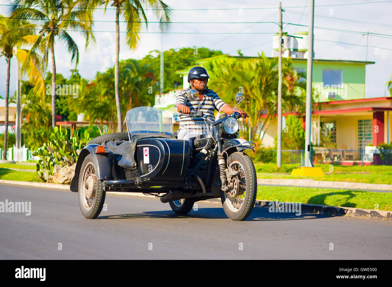 Retro beiwagen royal enfield geschoss 500 -Fotos und -Bildmaterial in ...