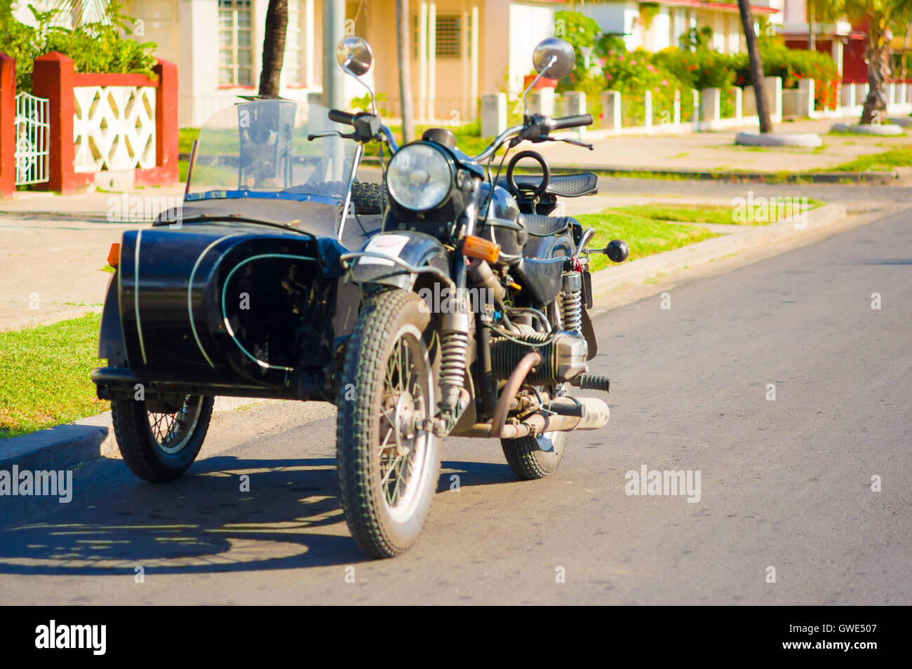 Retro beiwagen royal enfield geschoss 500 -Fotos und -Bildmaterial in ...