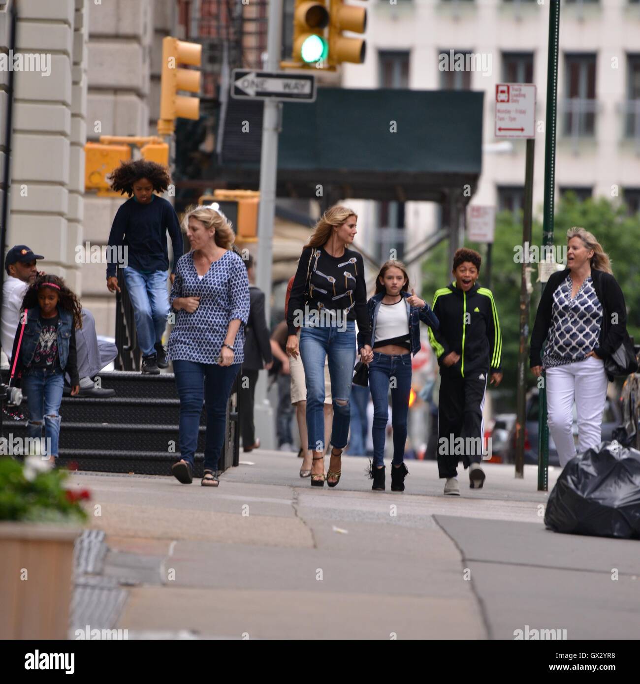 Heidi klum and johan riley fyodor taiwo samuel -Fotos und -Bildmaterial ...