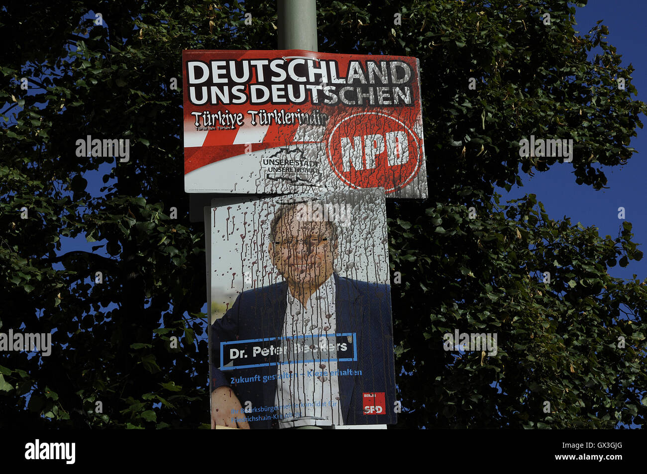 Npd poster germany -Fotos und -Bildmaterial in hoher Auflösung – Alamy