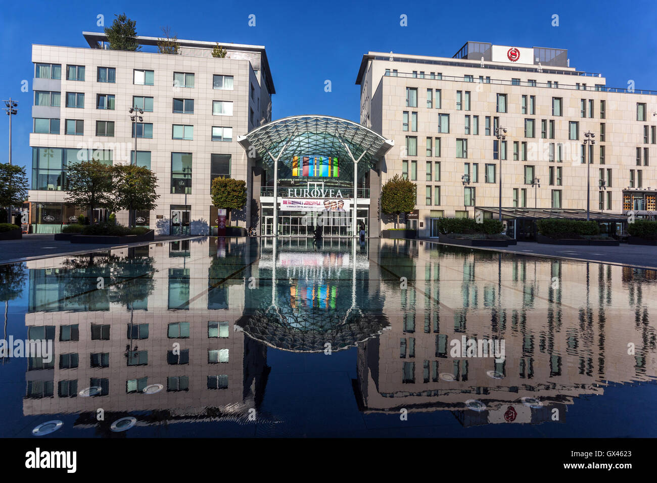 Eurovea bratislava slovakia -Fotos und -Bildmaterial in hoher Auflösung ...