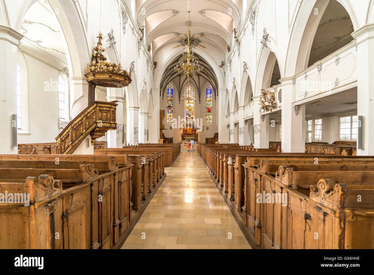 Innenraum in der kirche -Fotos und -Bildmaterial in hoher Auflösung – Alamy