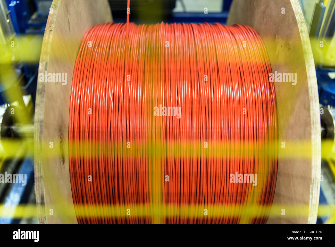 Spool of electric cable -Fotos und -Bildmaterial in hoher Auflösung – Alamy