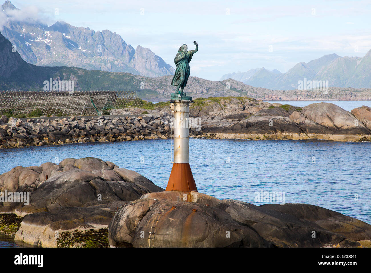 Europe lofoten svolvaer statue fishermans -Fotos und -Bildmaterial in ...