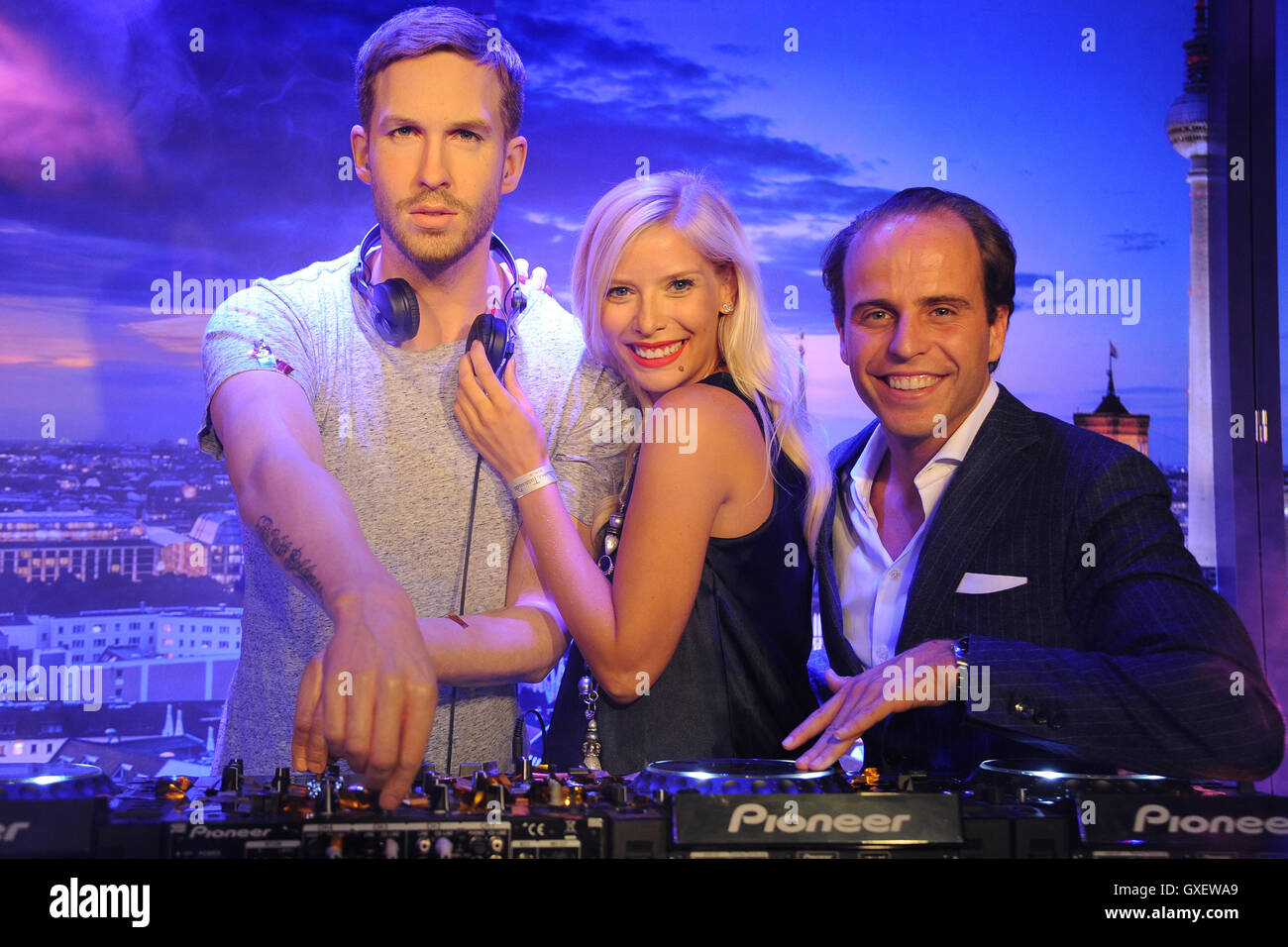 Promis bei Madame Tussauds Berlin. Mitwirkende: DJ Calvin Harris ...