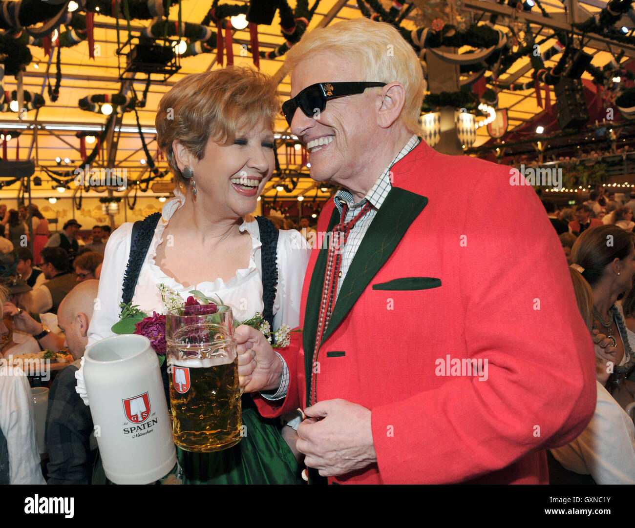 Carolin Reiber Stockfotos und -bilder Kaufen - Seite 3 - Alamy