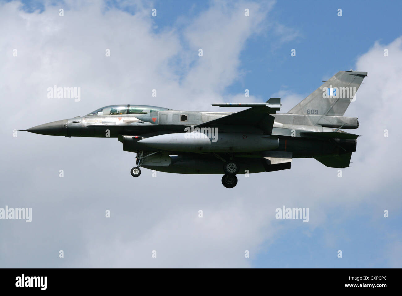 F 16 landung -Fotos und -Bildmaterial in hoher Auflösung – Alamy