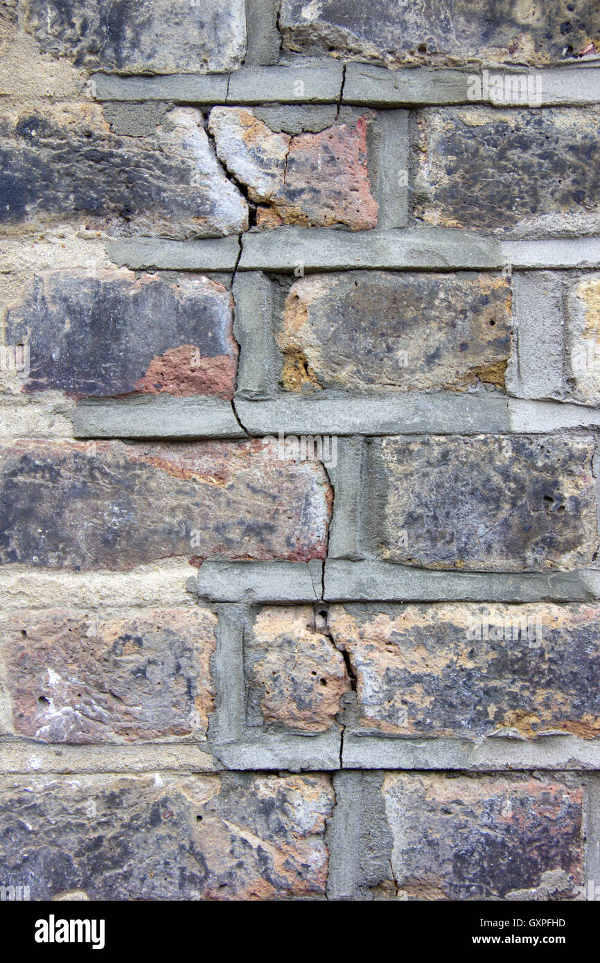 Crack wall subsidence -Fotos und -Bildmaterial in hoher Auflösung – Alamy