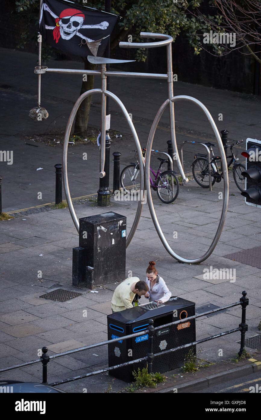 Life Cycle Deansgate Station Kunst im öffentlichen Raum George Wylie ...