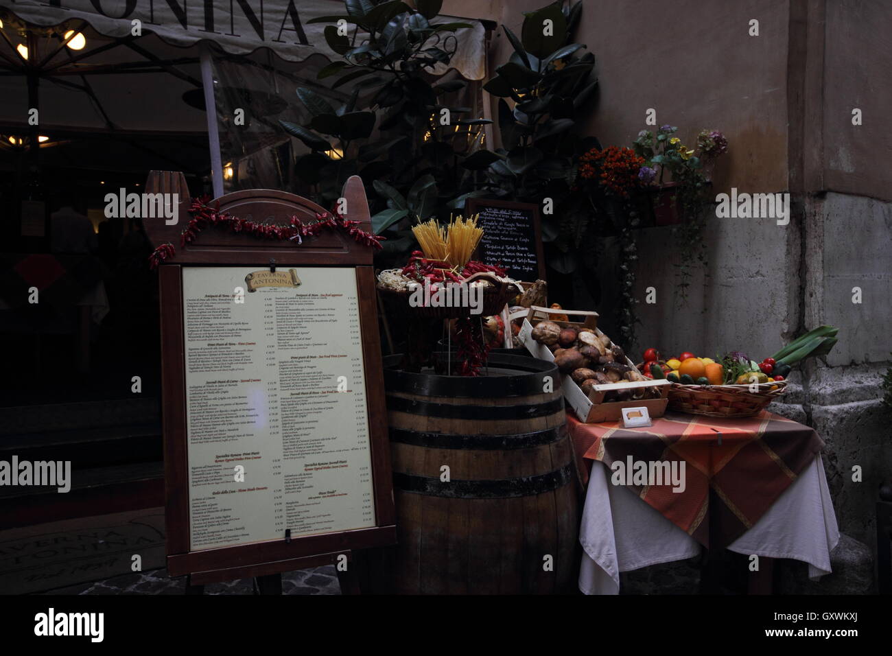 Eingang zu einem restaurant -Fotos und -Bildmaterial in hoher Auflösung ...
