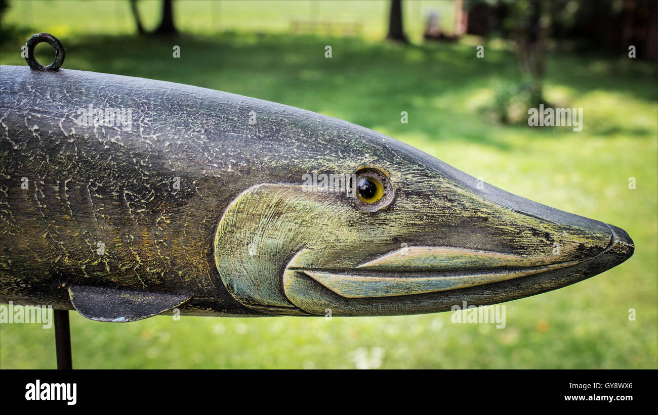 Fisch Aus Holz Geschnitzt Stockfotos & Fisch Aus Holz Geschnitzt Bilder - Alamy