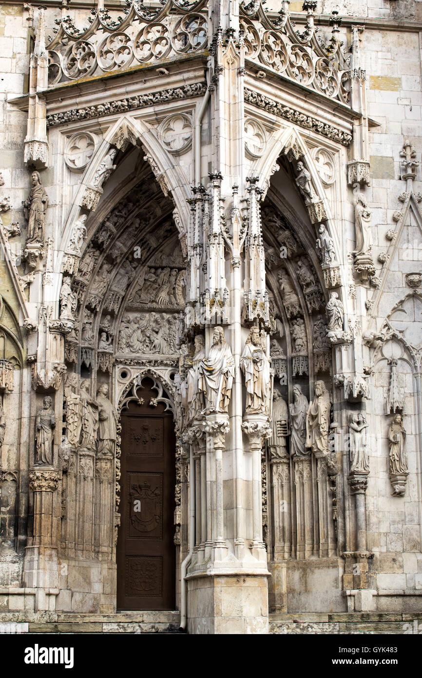 Reliefs der Regensburger Dom Stockfotografie - Alamy