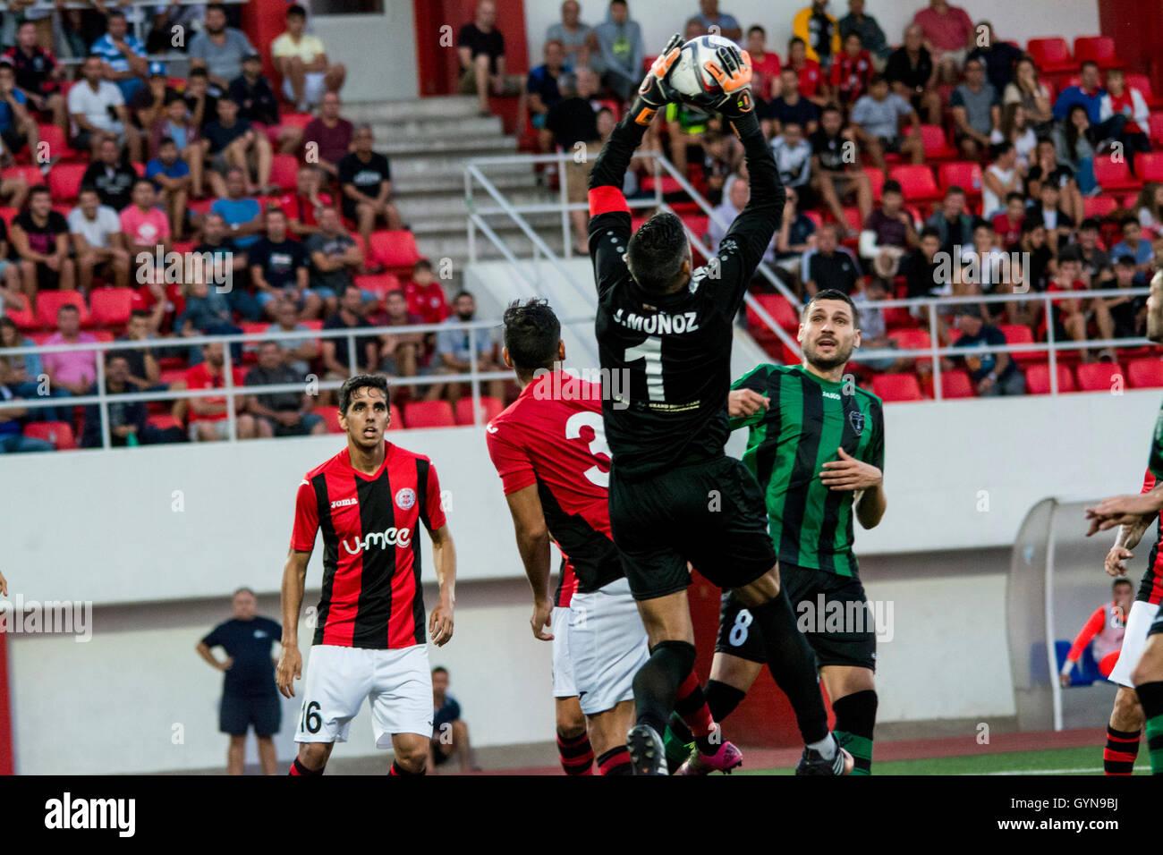 Gibraltar premier league -Fotos und -Bildmaterial in hoher Auflösung ...