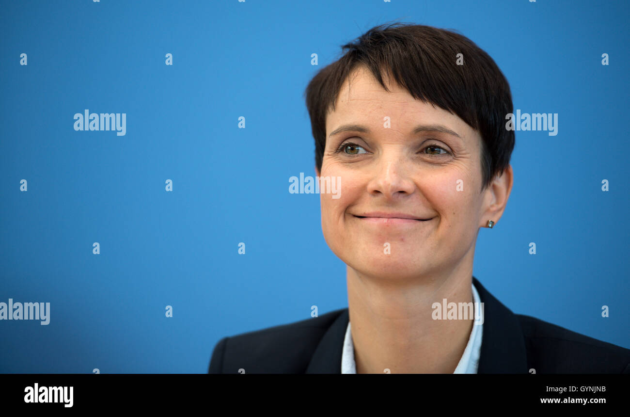 Afd party leader frauke petry -Fotos und -Bildmaterial in hoher ...