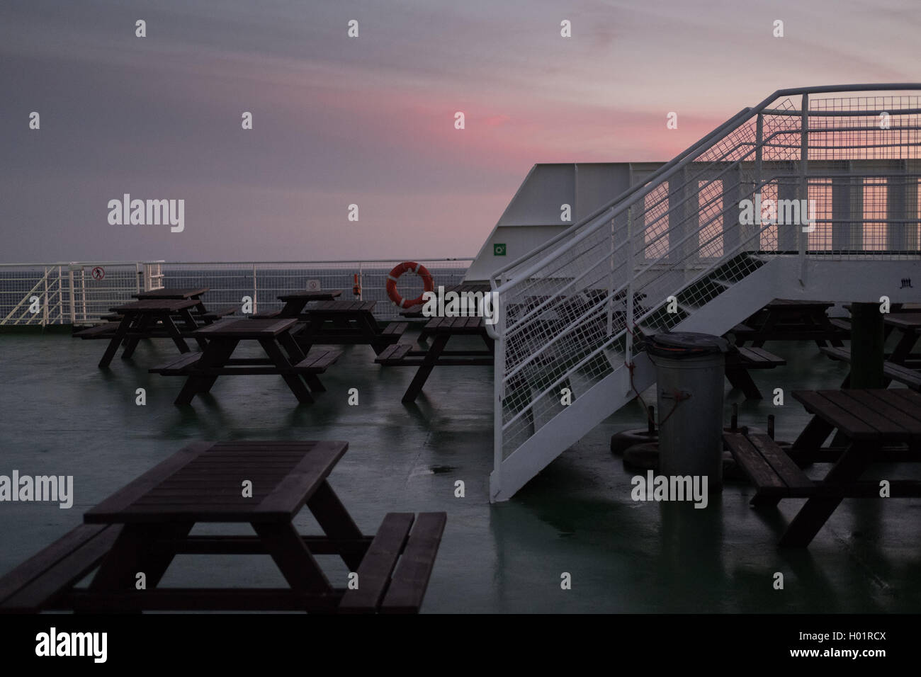 Auf dem seedeck -Fotos und -Bildmaterial in hoher Auflösung – Alamy