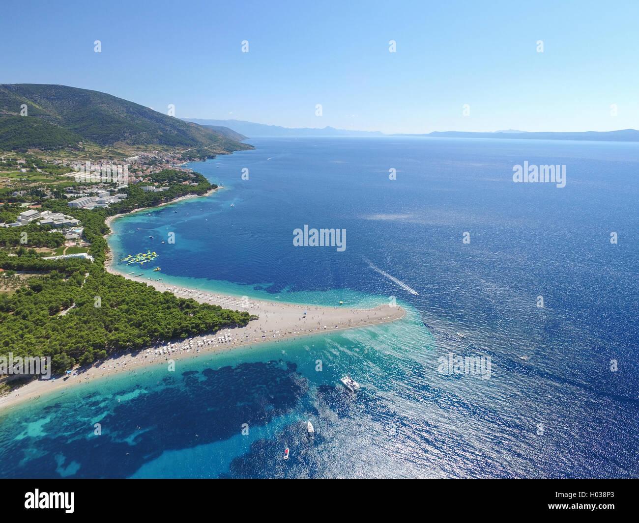 Luftbild-Strand Zlatni Rat in Bol, Insel Brac, Kroatien Stockfotografie ...