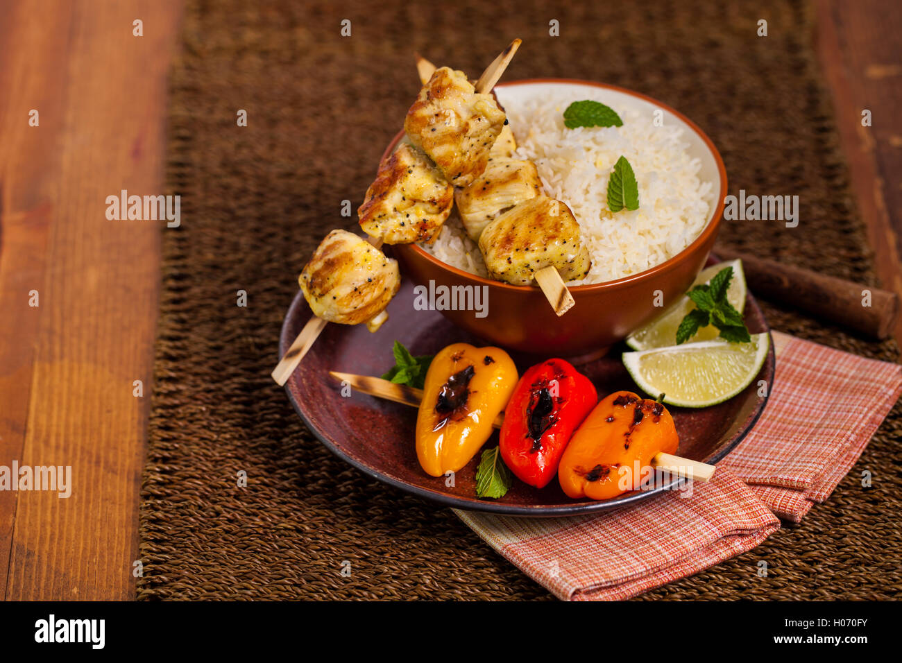 Shish kebab rice -Fotos und -Bildmaterial in hoher Auflösung – Alamy