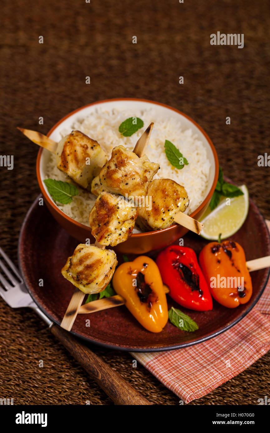 Shish kebab rice -Fotos und -Bildmaterial in hoher Auflösung – Alamy