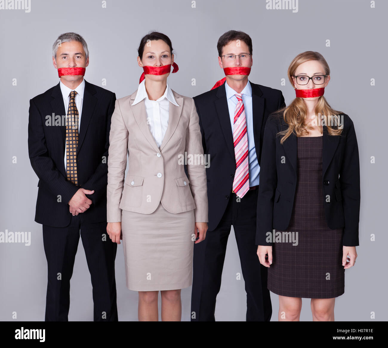 Gefesselt und geknebelt -Fotos und -Bildmaterial in hoher Auflösung – Alamy