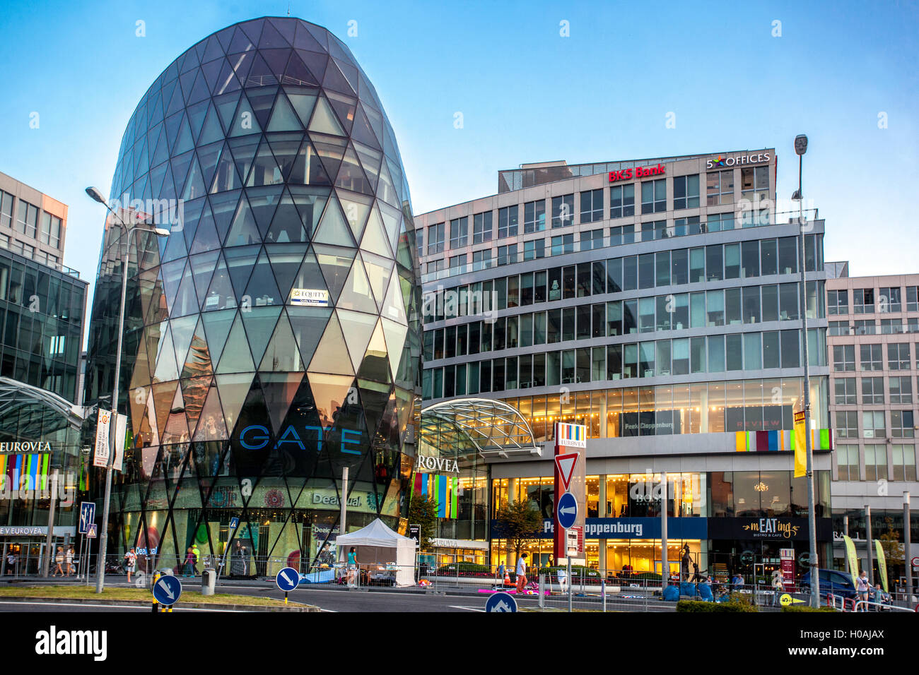 Eurovea galleria -Fotos und -Bildmaterial in hoher Auflösung – Alamy Eurovea galleria -Fotos und -Bildmaterial in hoher Auflösung – Alamy