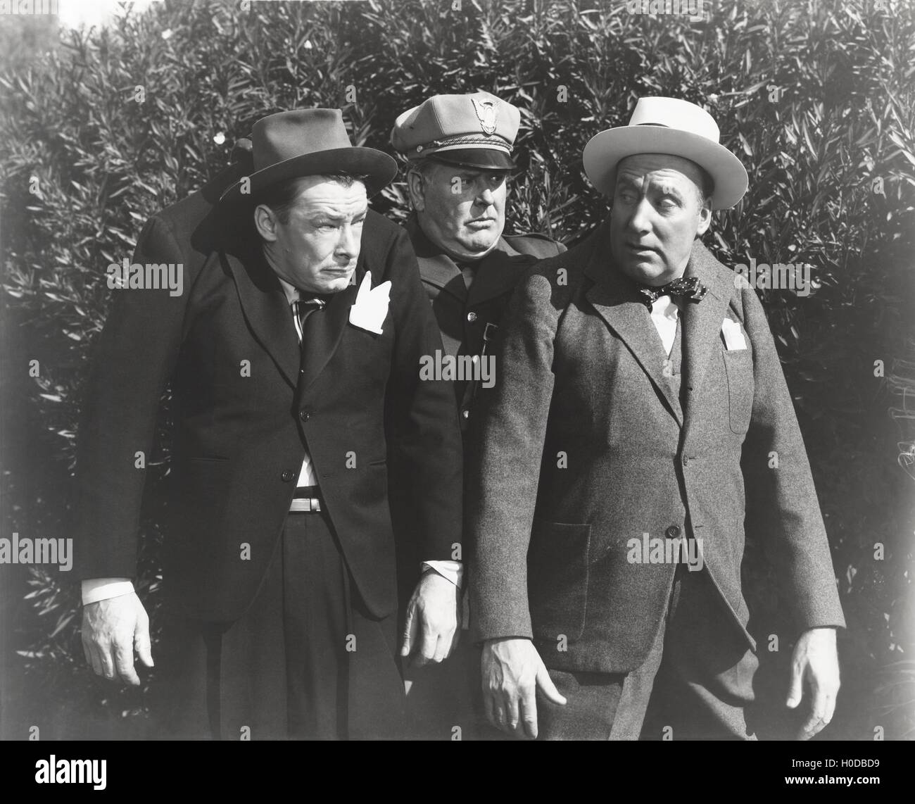 Polizist mit waffe -Fotos und -Bildmaterial in hoher Auflösung – Alamy