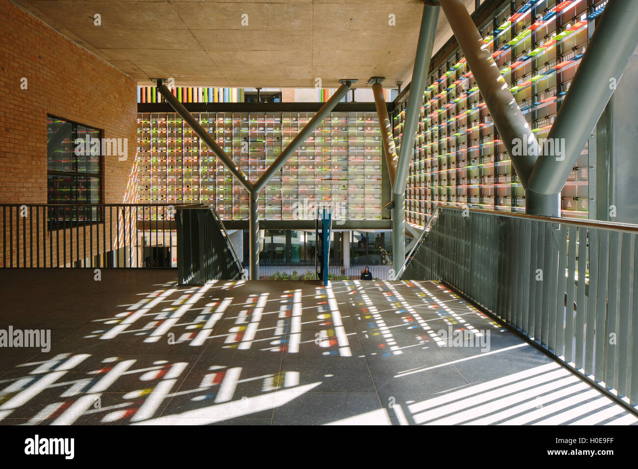 Wind getriebene Lamellen innen. Sol Plaatjie Universität, C002 ...