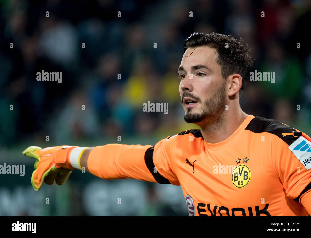 Dortmunds Torhüter Roman Burki während der deutschen Fußball-Bundesliga ...