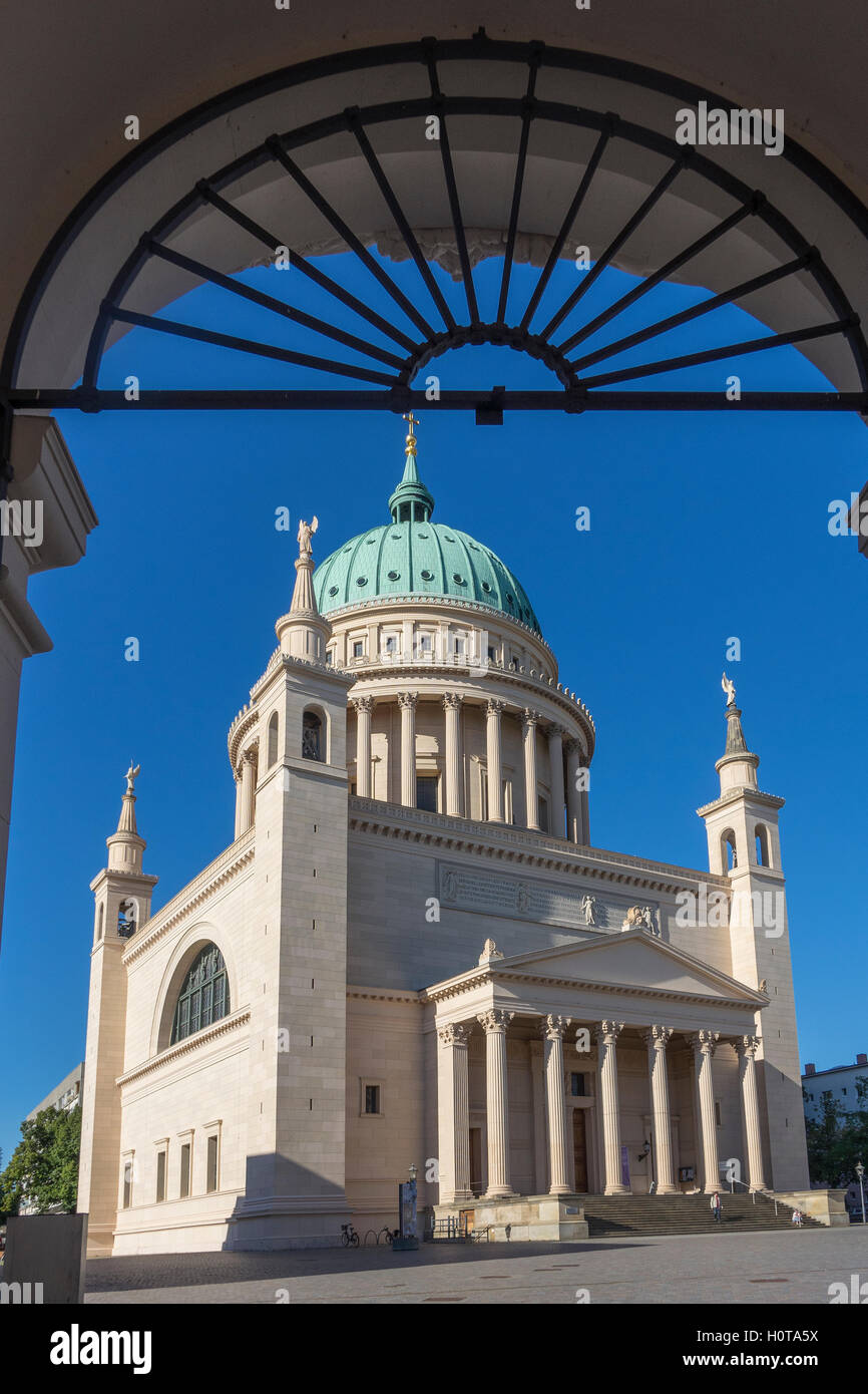 Deutschland, Brandenburg, Potsdam, Nikolaikirche vom Stadtschloss ...