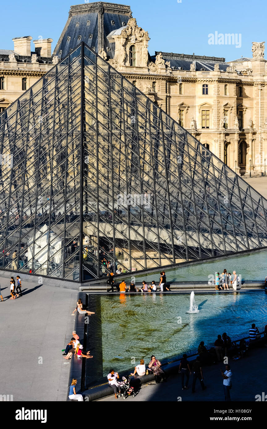 Paris, Frankreich. Musée du Louvre ist eines der größten Museen der Welt und das meistbesuchte ...