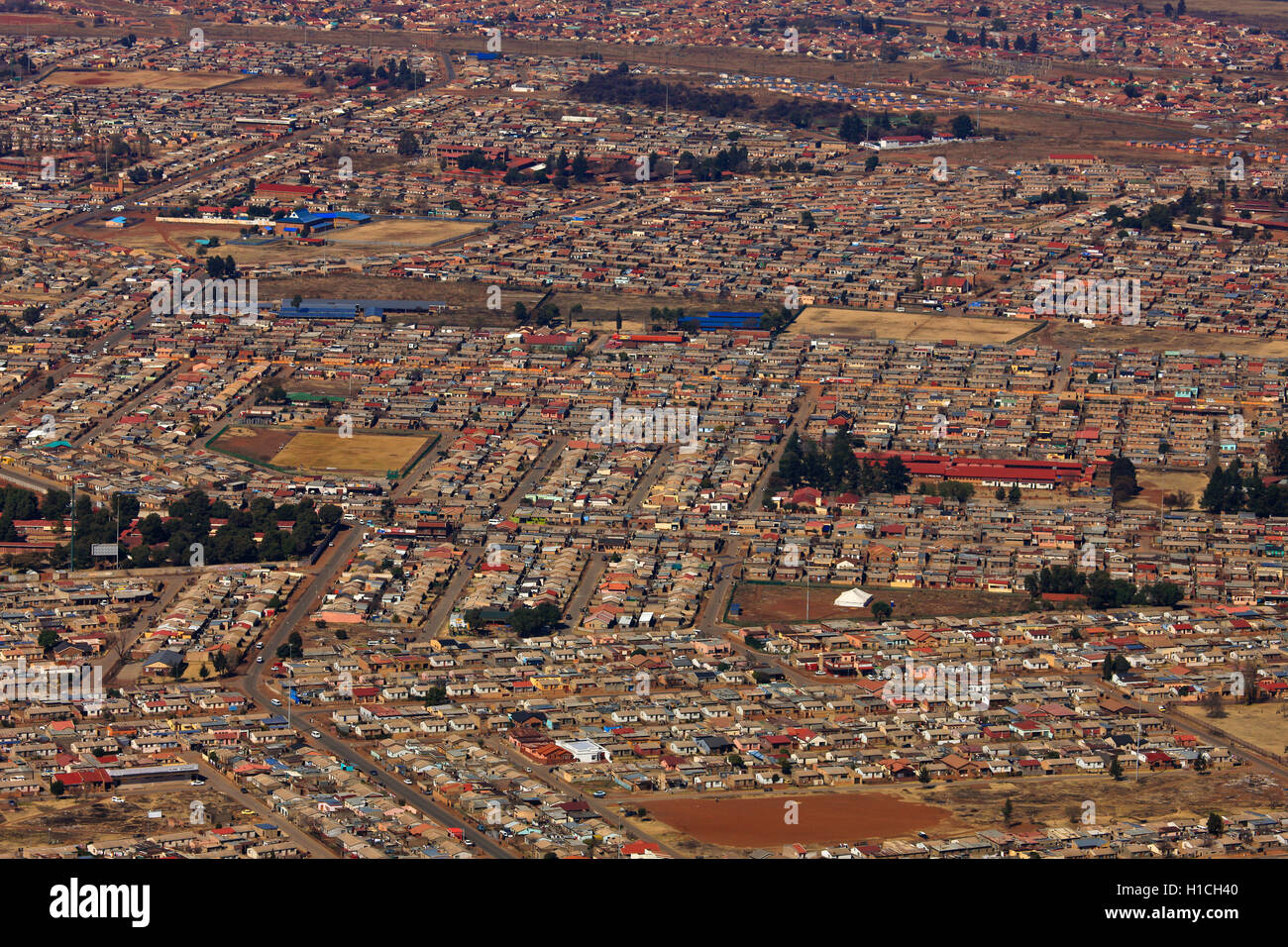 Luftaufnahme von einem Wohngebiet in Soweto, Johannesburg, Gauteng ...